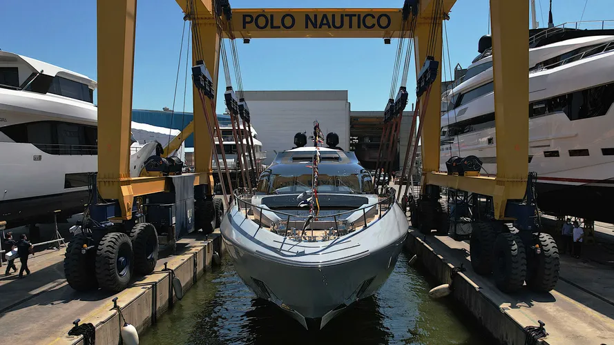 Offline yacht (Overmarine Group, 31.8m, 2021)